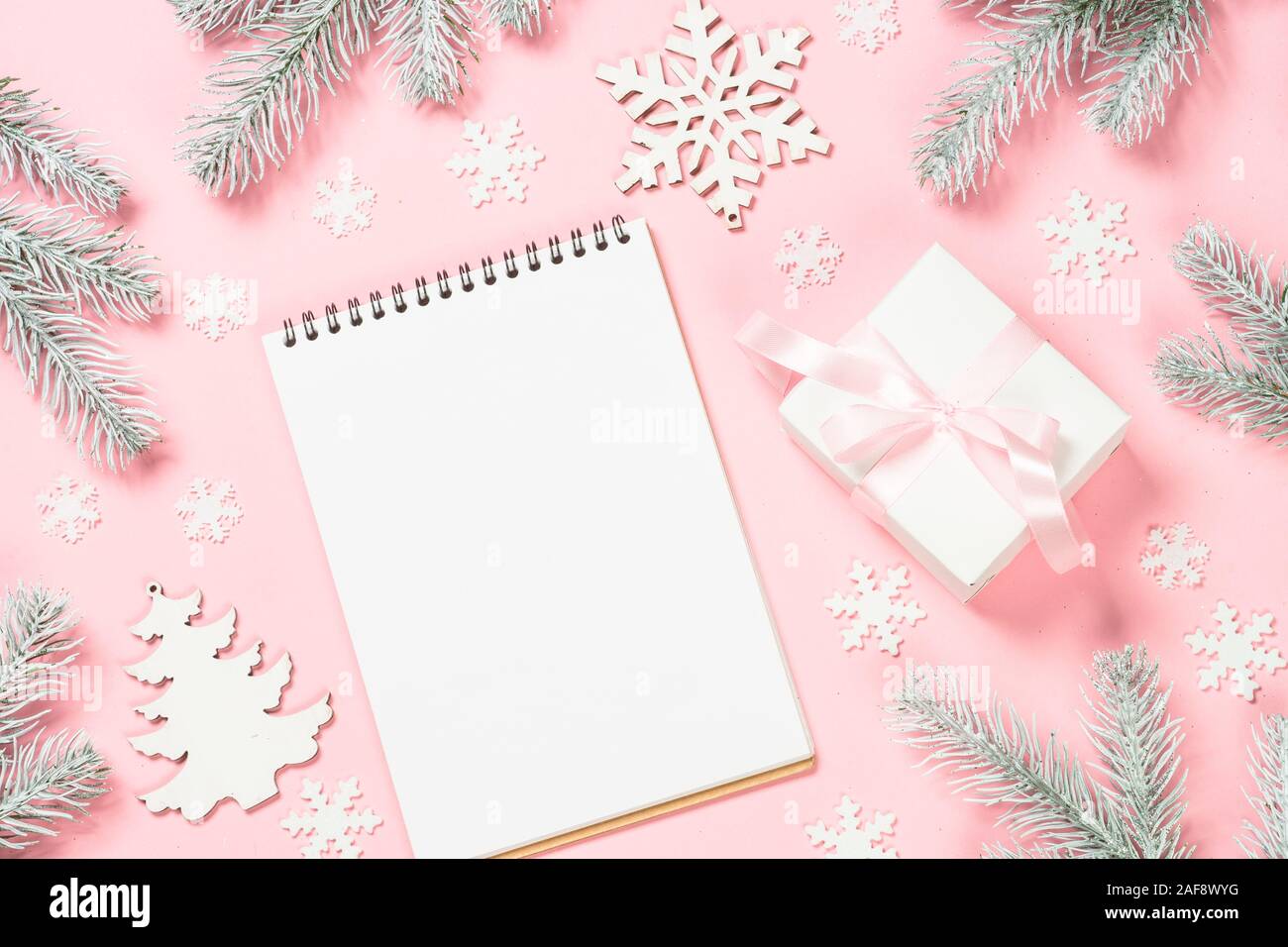 Christmas goals, plans, resolution on pink Stock Photo - Alamy