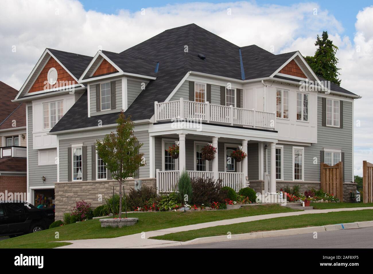 typical canadian private house around toronto Stock Photo - Alamy