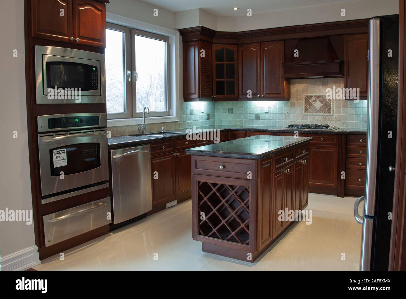 Private house Interior of modern luxury kitchen Stock Photo - Alamy