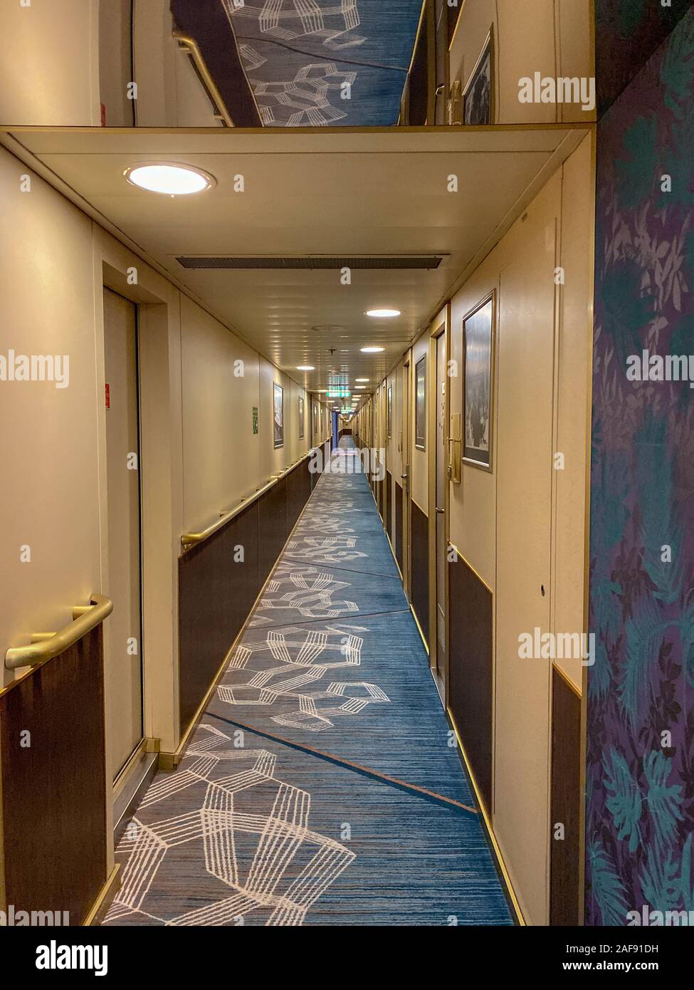 Cruise ship interior hallway hi-res stock photography and images - Alamy
