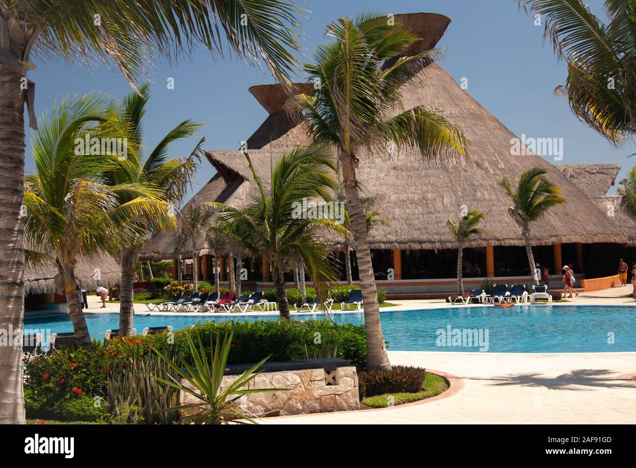 Cancun mexico pool bar hi-res stock photography and images - Alamy