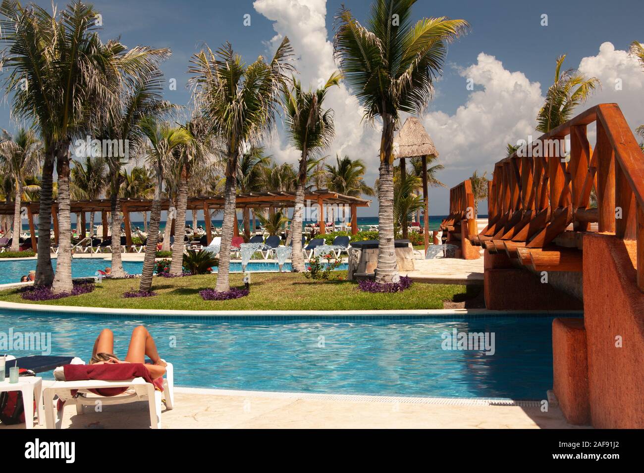 Cancun mexico pool bar hi-res stock photography and images - Alamy