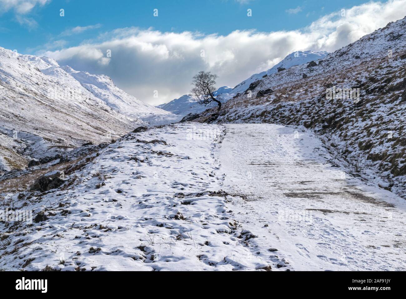 Road covered in snow in winter in Scottish Highlands. Glen Falloch ...