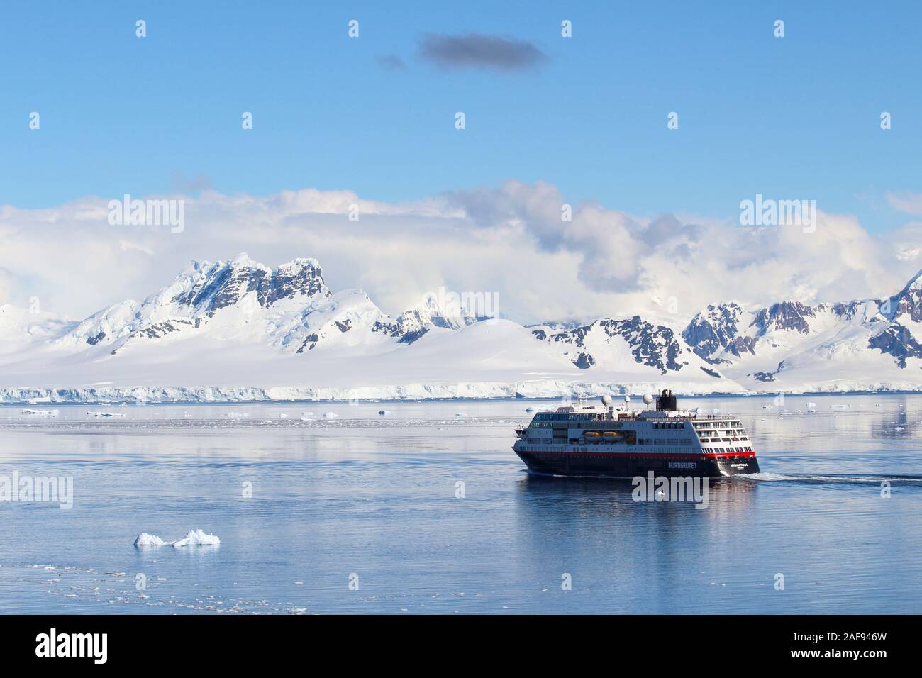 A cruise ship along the coasts of the Antarctic Peninsula, Antarctica ...