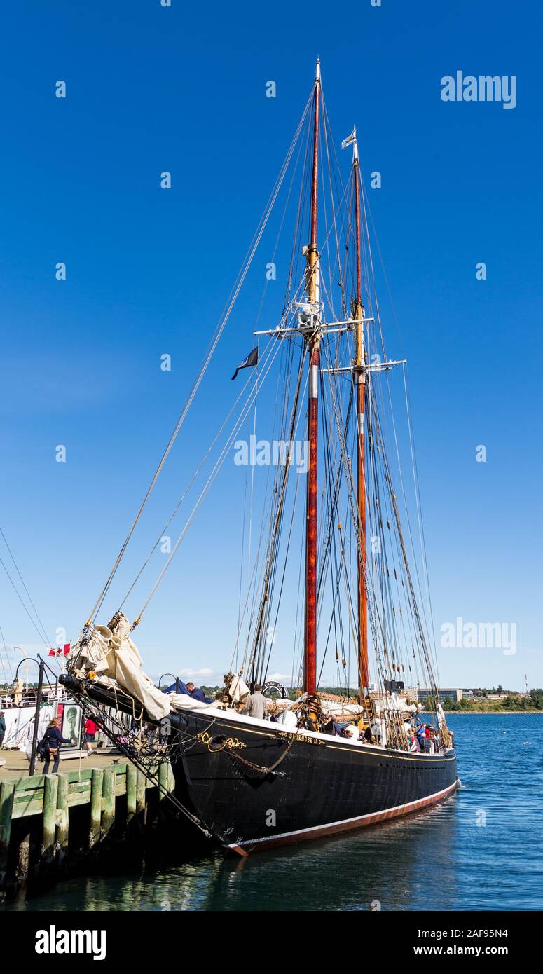 Two masted schooner hi-res stock photography and images - Alamy