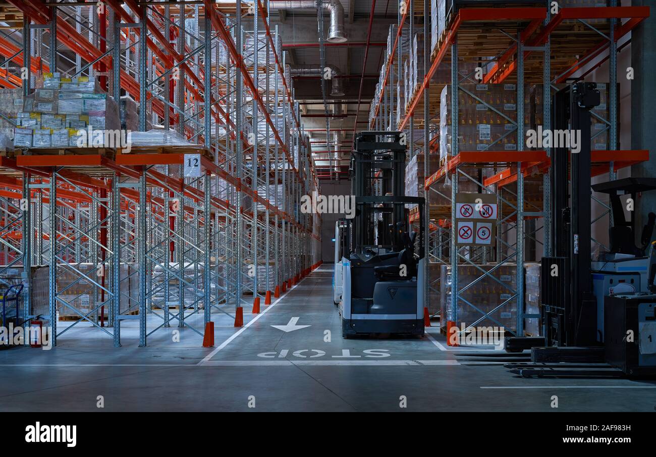 Forklifts hi-res stock photography and images - Alamy