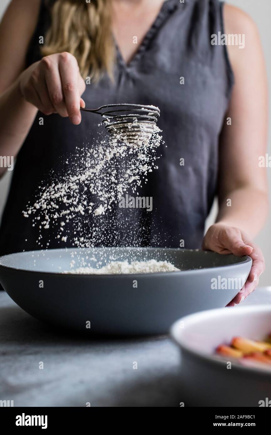 Seiving hi-res stock photography and images - Alamy