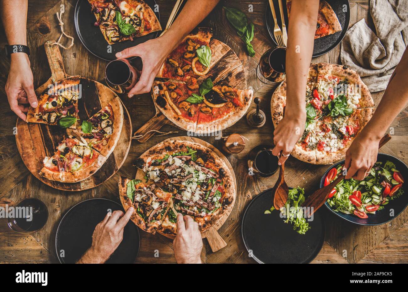 Italian people eating dinner hi-res stock photography and images - Alamy