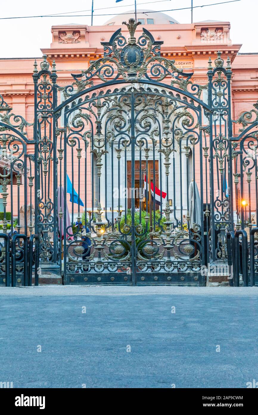 Africa, Egypt, Cairo. Main entrance gate to the Egyptian museum Stock ...