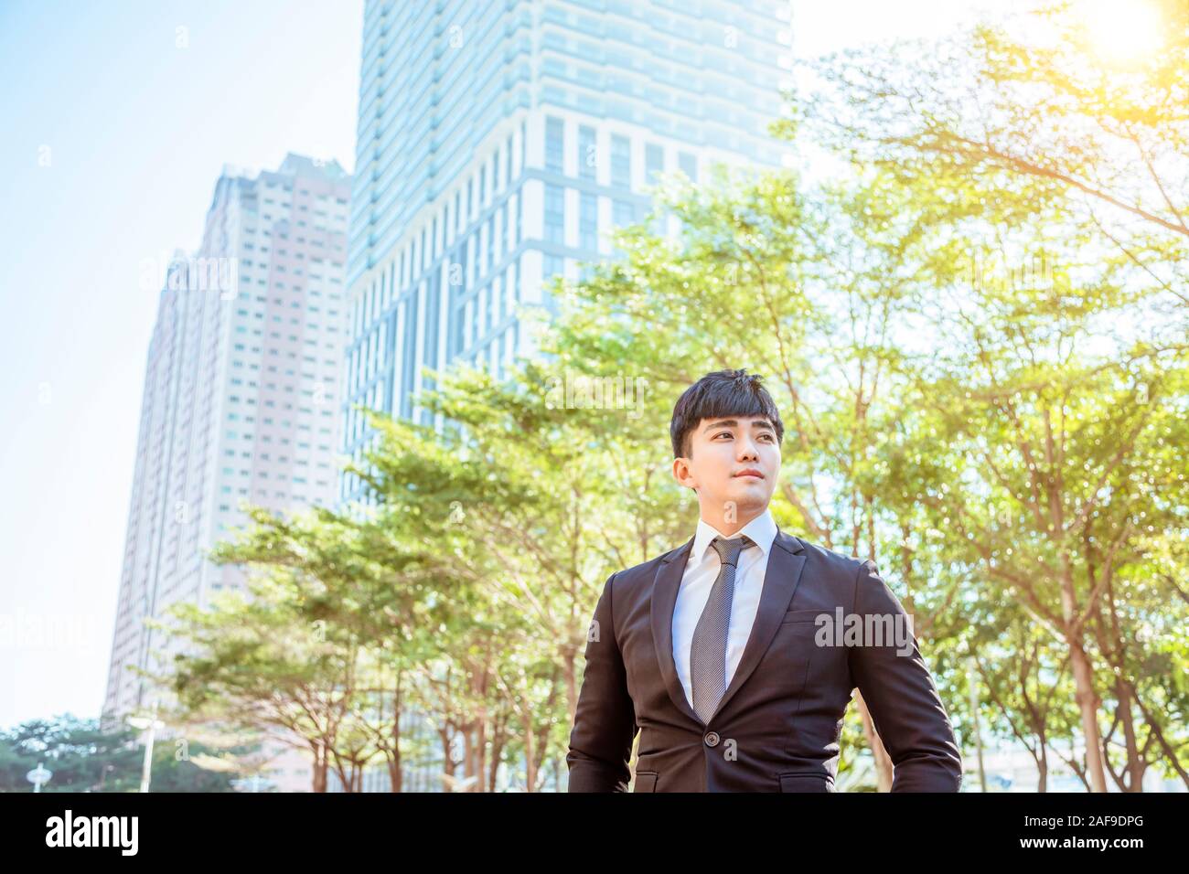 Handsome urban professional business man hi-res stock photography and ...