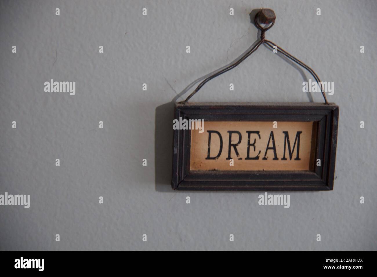 Hanging sign hanging signs hi-res stock photography and images - Alamy