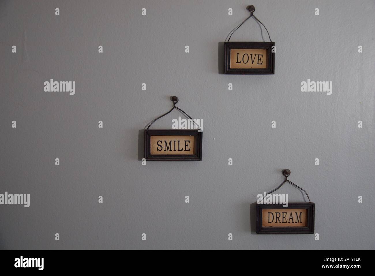 Hanging sign hanging signs hi-res stock photography and images - Alamy