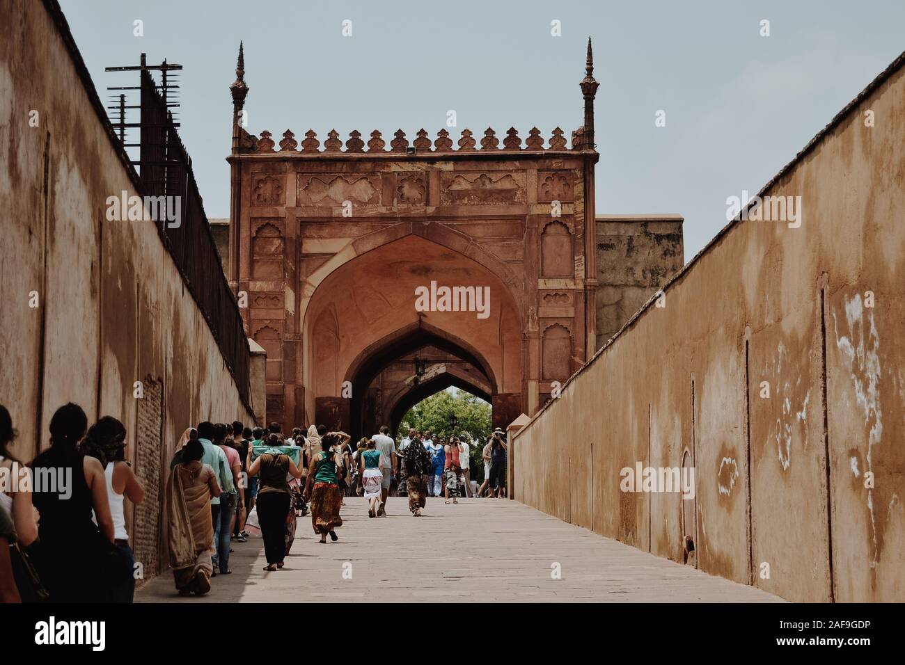 Agra red fort main gate hi-res stock photography and images - Alamy
