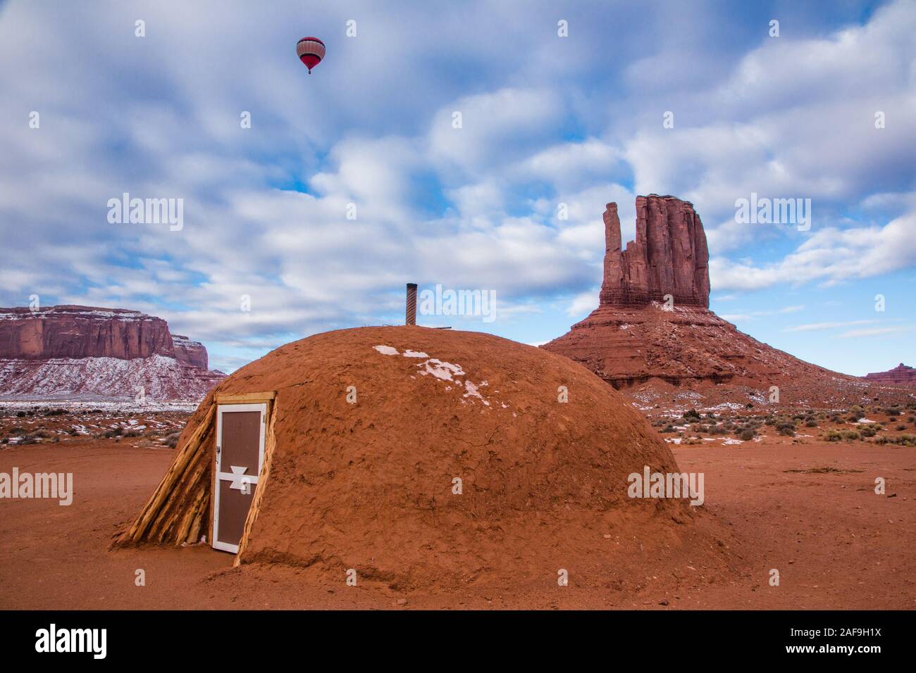 Native american hogan in monument hi-res stock photography and images ...