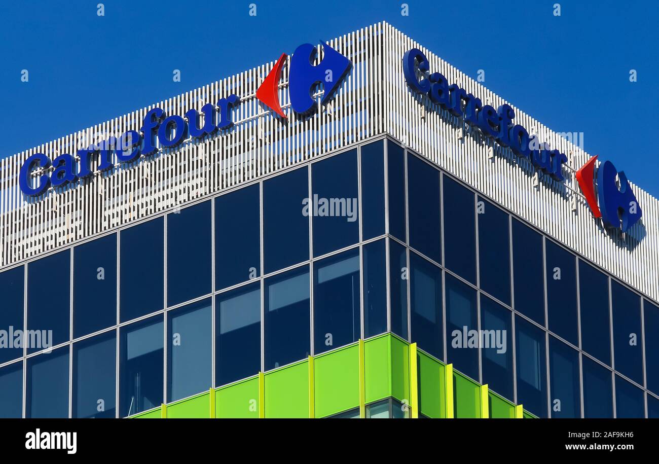 Carrefour romania hi-res stock photography and images - Alamy