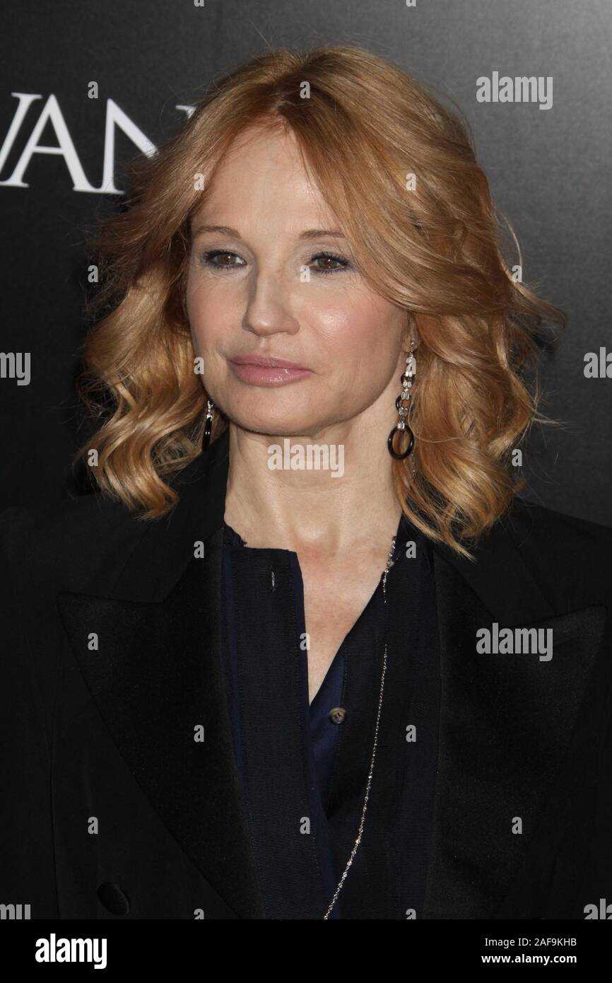 Ellen barkin 2010 hi-res stock photography and images - Alamy