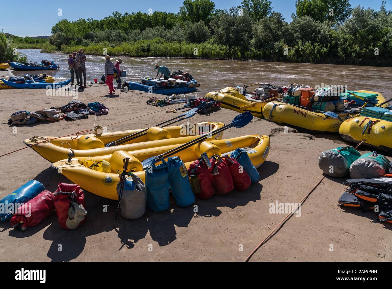 River rafters preparing their inflatable rafts to float the San Juan ...