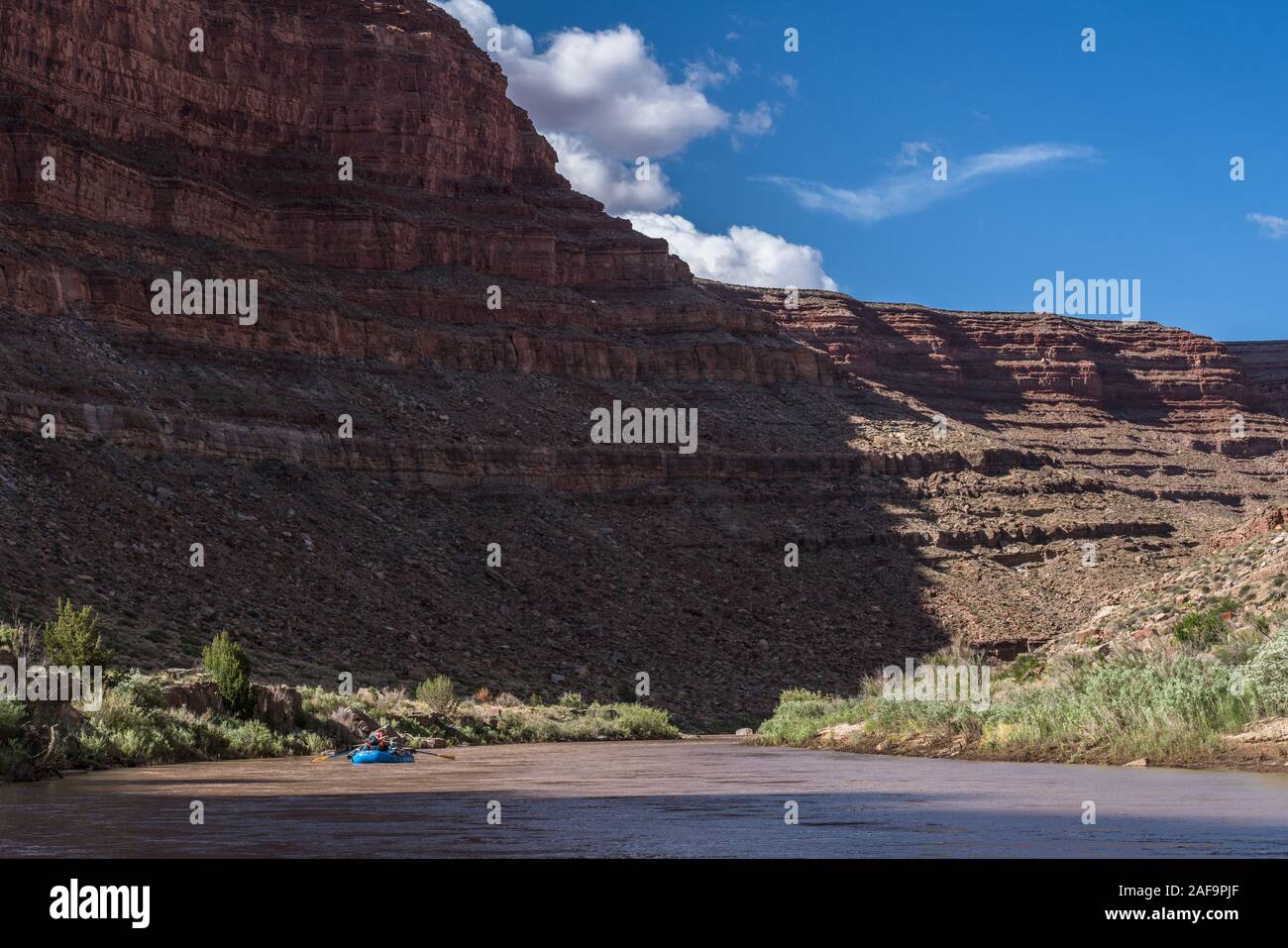 A family rafting trip through the canyon of the San Juan River in ...