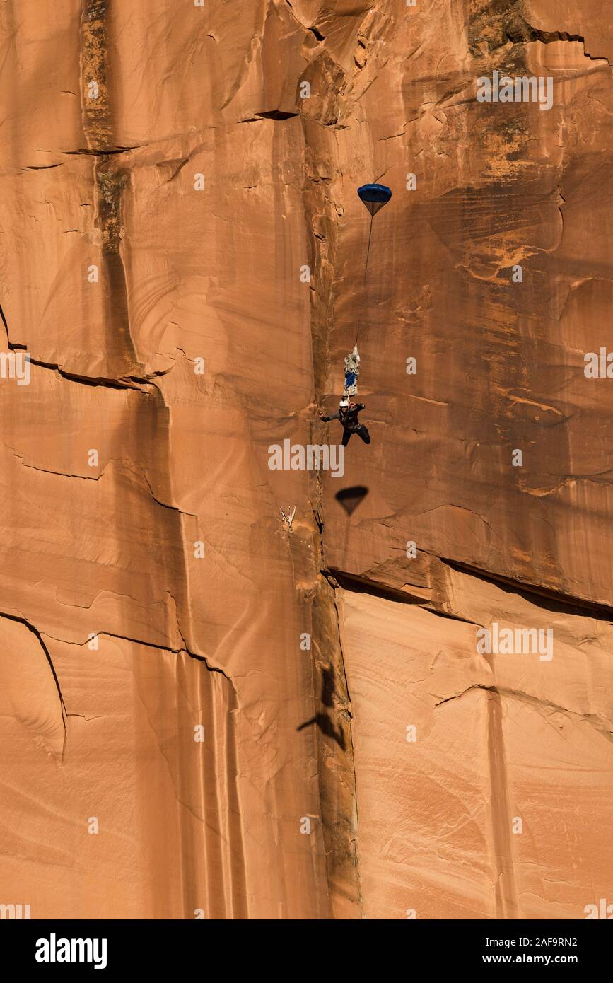 Deploying parachutes hi-res stock photography and images - Alamy