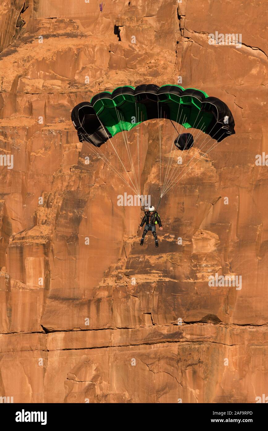 Parachute parachutes equipment gear hi-res stock photography and images ...
