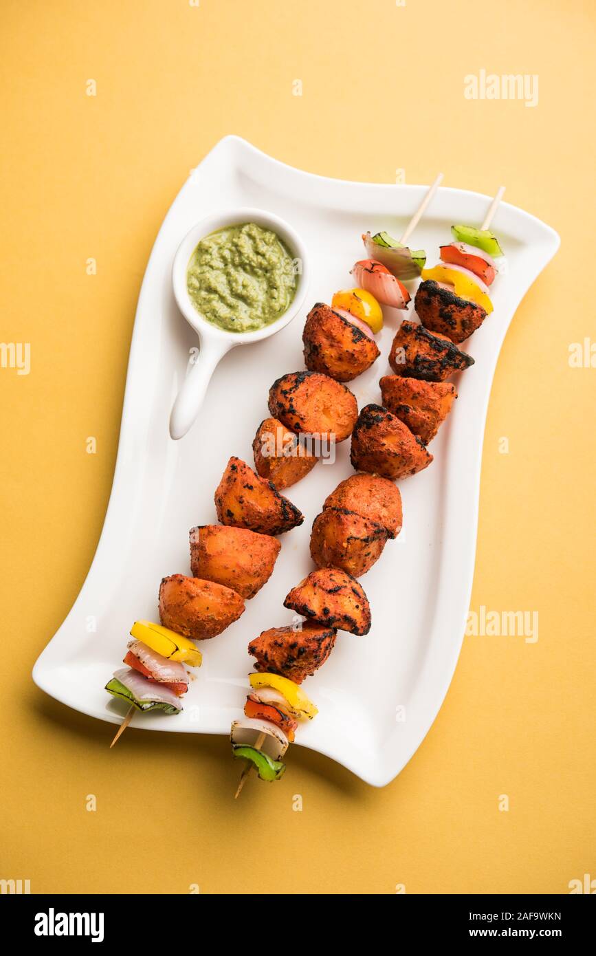 Tandoori aloo tikka or grilled barbecue potatoes Stock Photo - Alamy