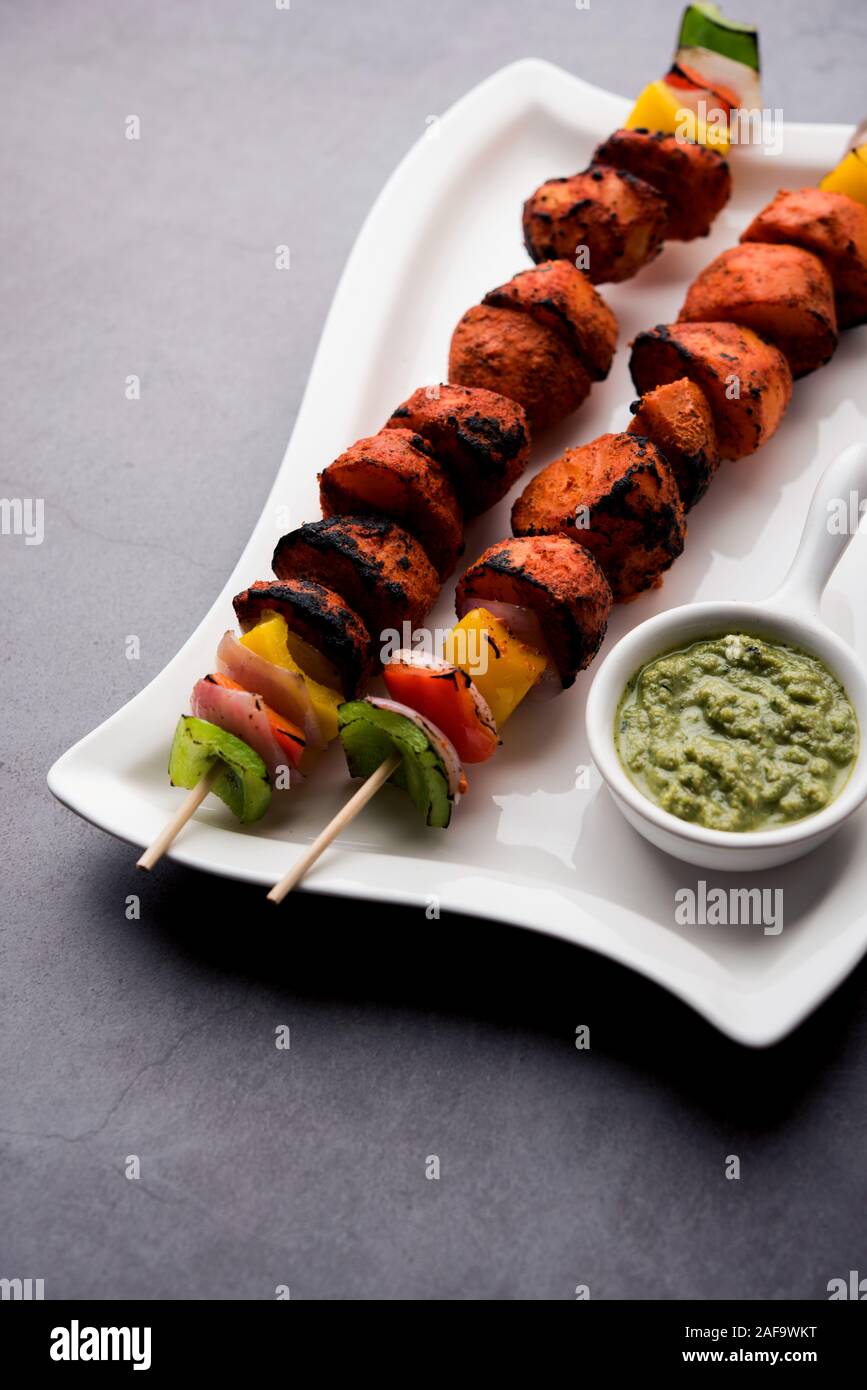 Tandoori aloo tikka or grilled barbecue potatoes Stock Photo - Alamy
