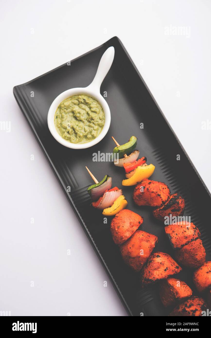 Tandoori aloo tikka or grilled barbecue potatoes Stock Photo - Alamy