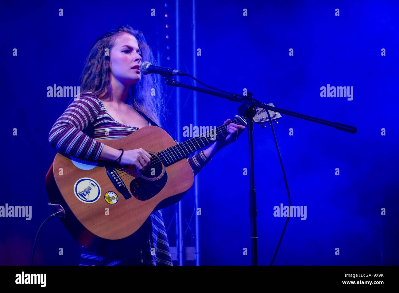 Singer songwriter Katherine Priddy, performance Stock Photo - Alamy