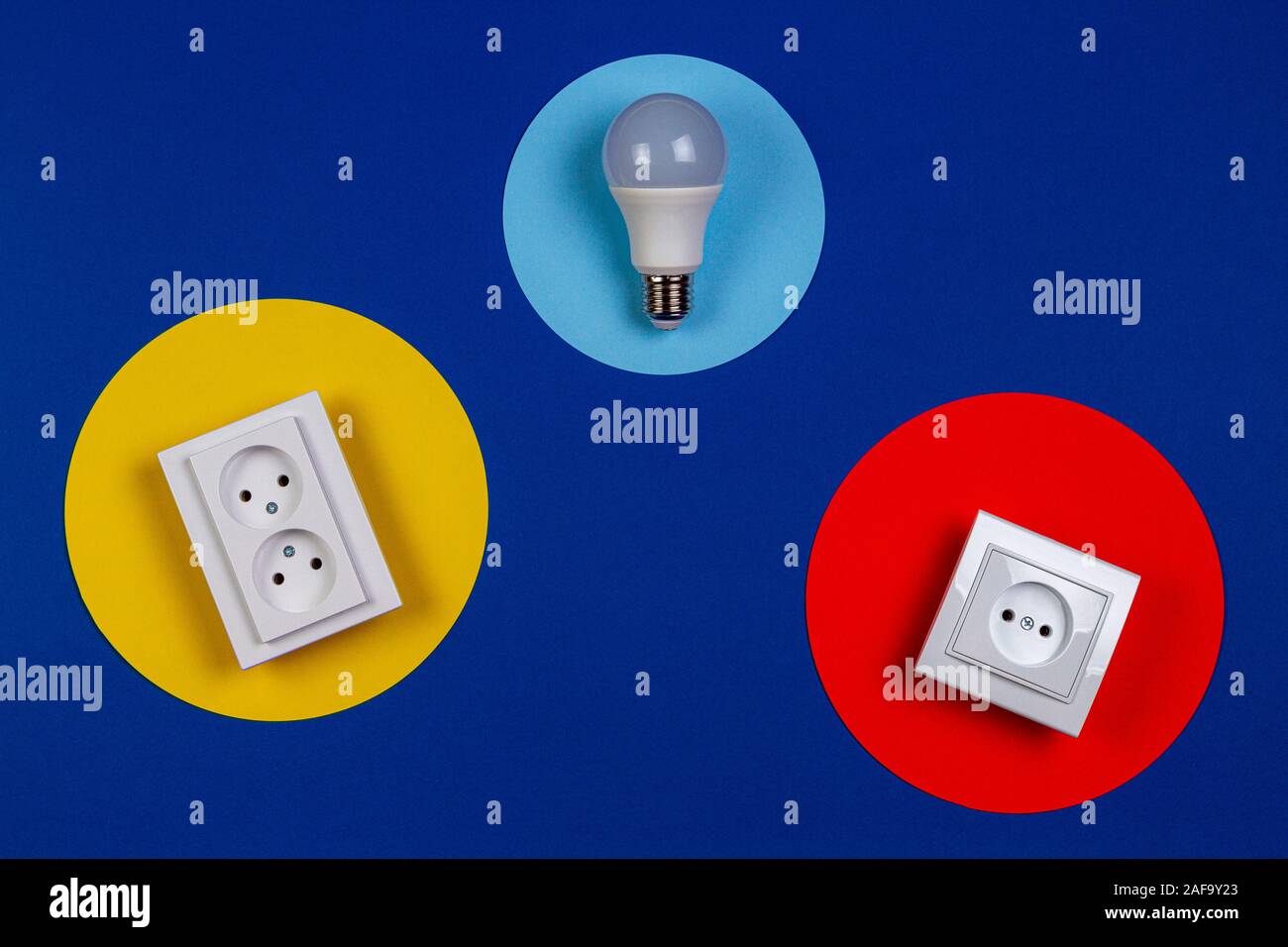 Light bulb sockets hi-res stock photography and images - Alamy
