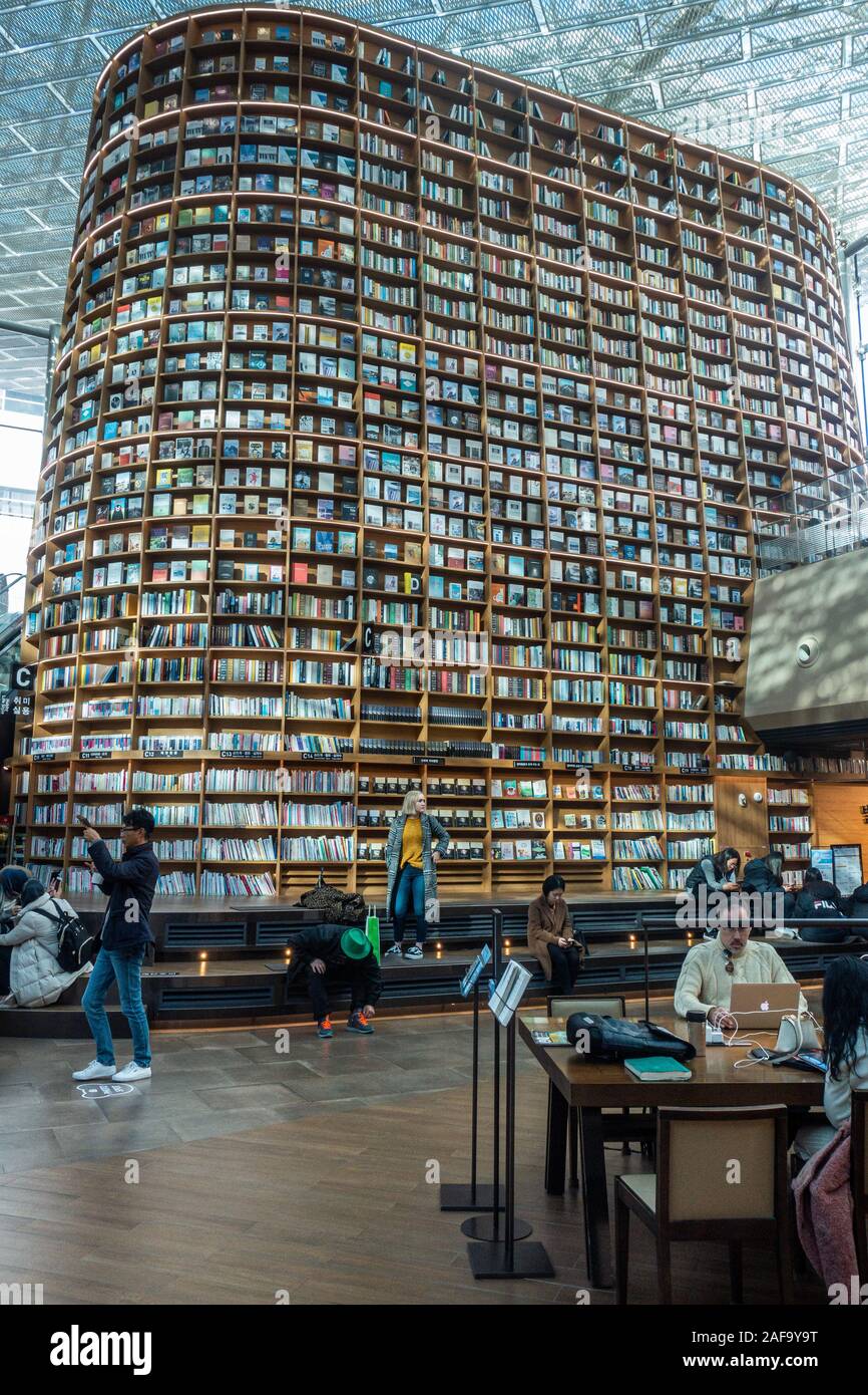 Seoul, South Korea - November 22nd, 2019: Starfield Library is an open ...