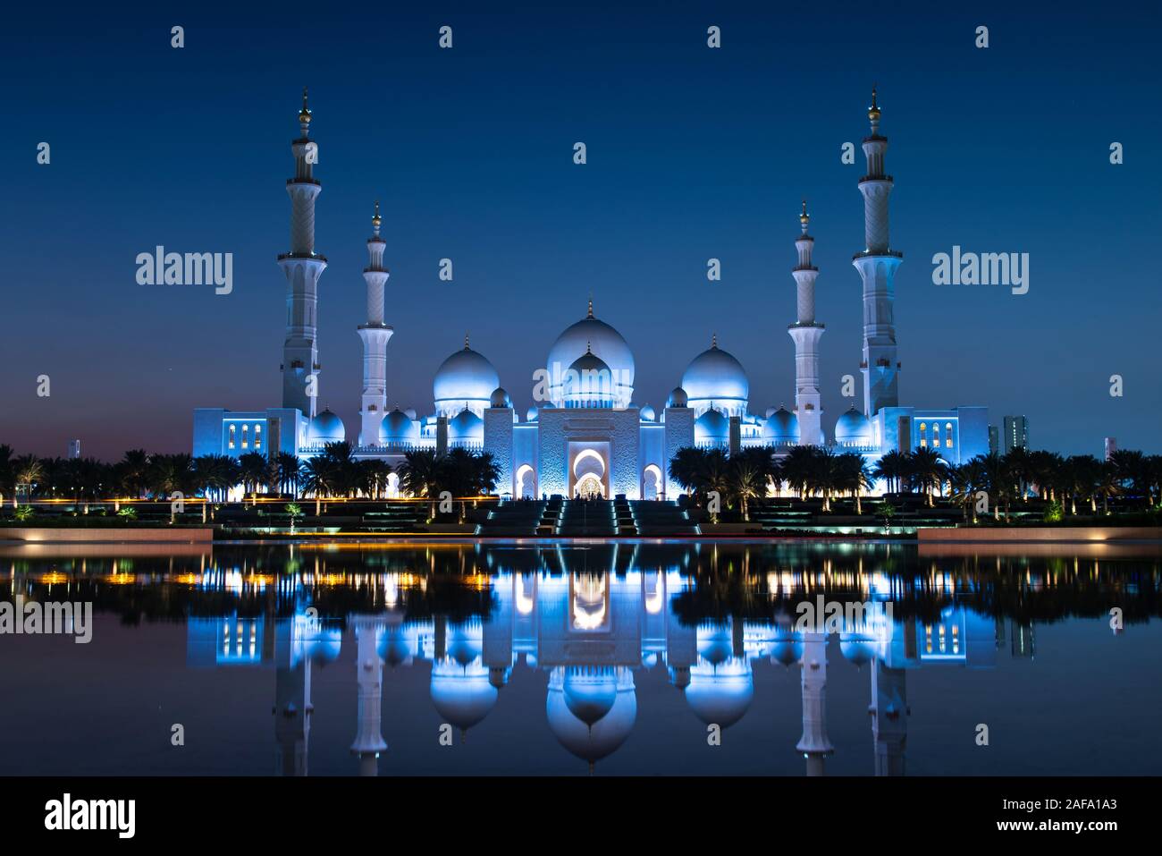 Sheikh Zayed Grand Mosque reflected on the water in Abu Dhabi emirate ...