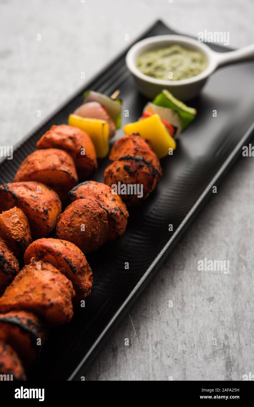 Tandoori aloo tikka or grilled barbecue potatoes Stock Photo - Alamy