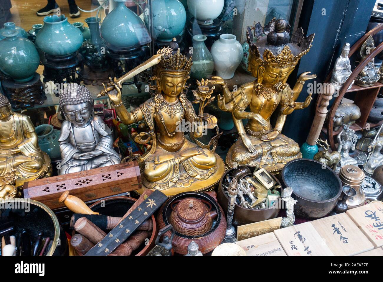 Korean traditional crafts hi-res stock photography and images - Alamy