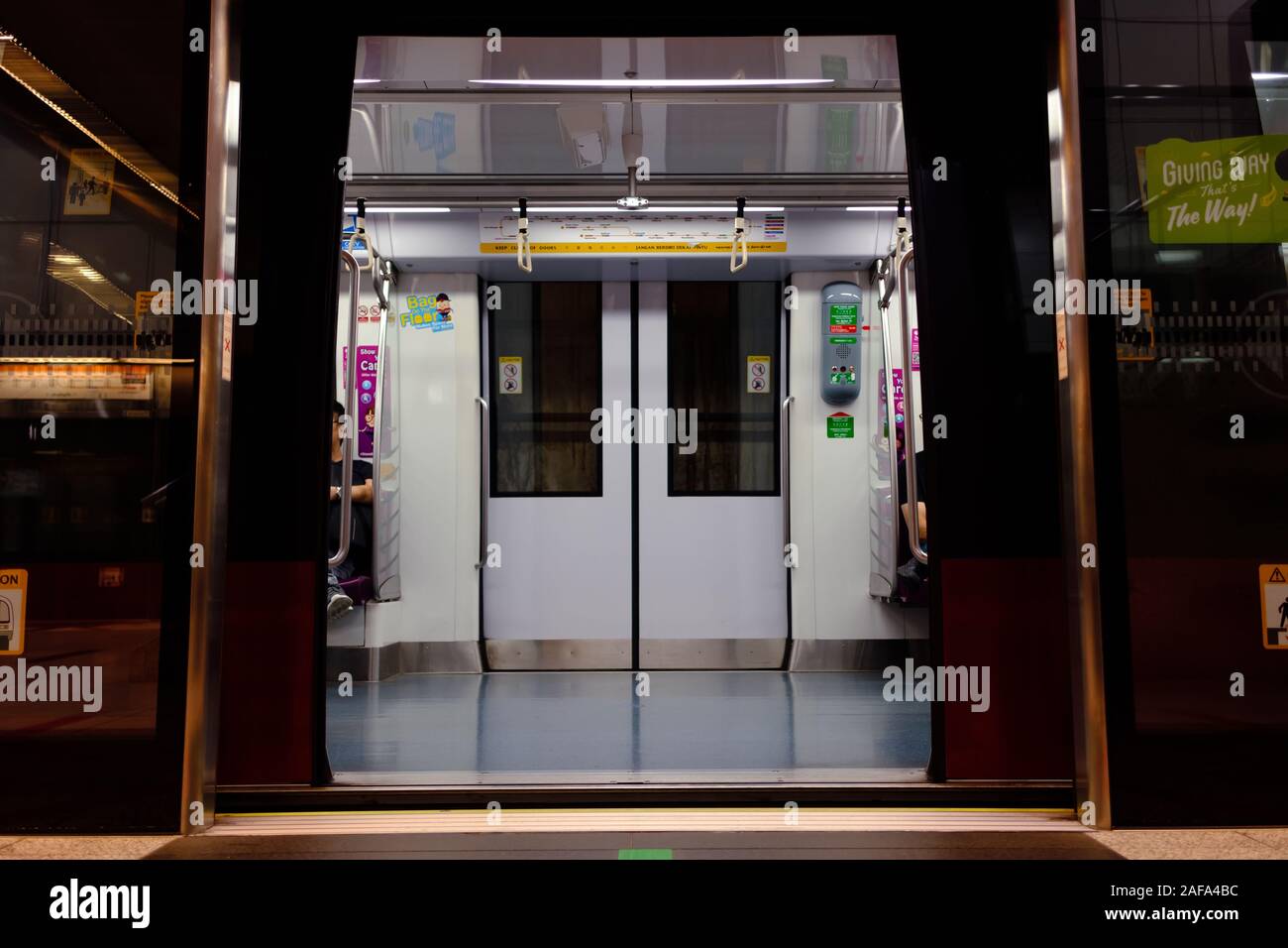 Singapore-15 OCT 2019:singapore mrt subway train open gate view Stock ...