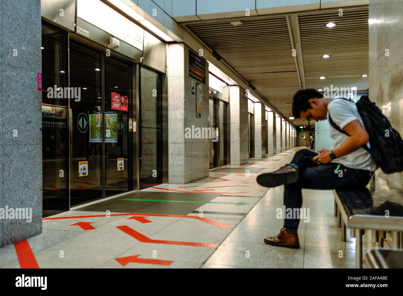 Singapore-15 OCT 2019: people is waiting mrt train on platform Stock ...