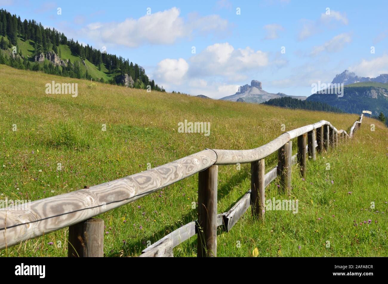 Long fence hi-res stock photography and images - Alamy