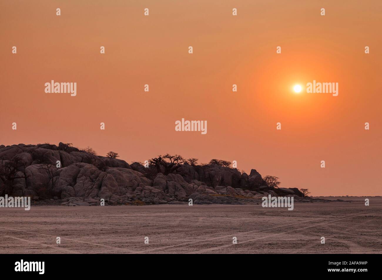 Sunset at Kubu island, white salt pan, Sowa pan(Sua pan), Makgadikgadi ...
