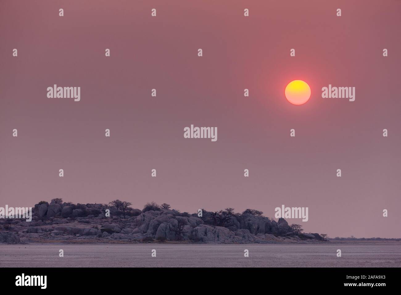 Sunset at Kubu island, white salt pan, Sowa pan(Sua pan), Makgadikgadi ...