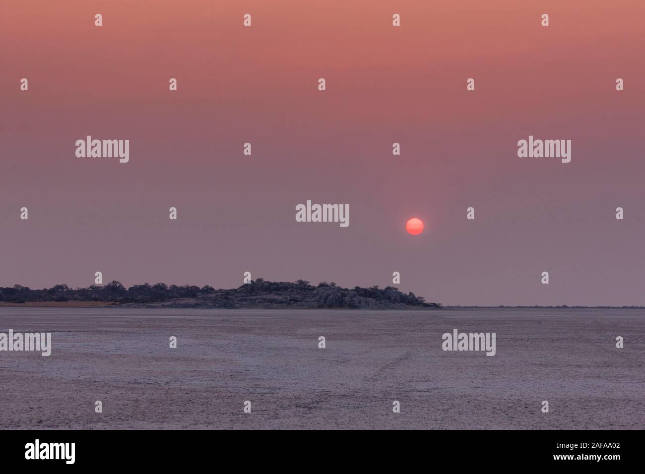 Sunset at Kubu island, white salt pan, Sowa pan(Sua pan), Makgadikgadi ...
