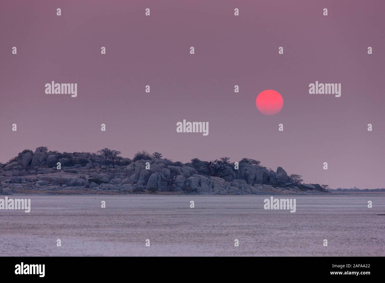 Sunset at Kubu island, white salt pan, Sowa pan(Sua pan), Makgadikgadi ...