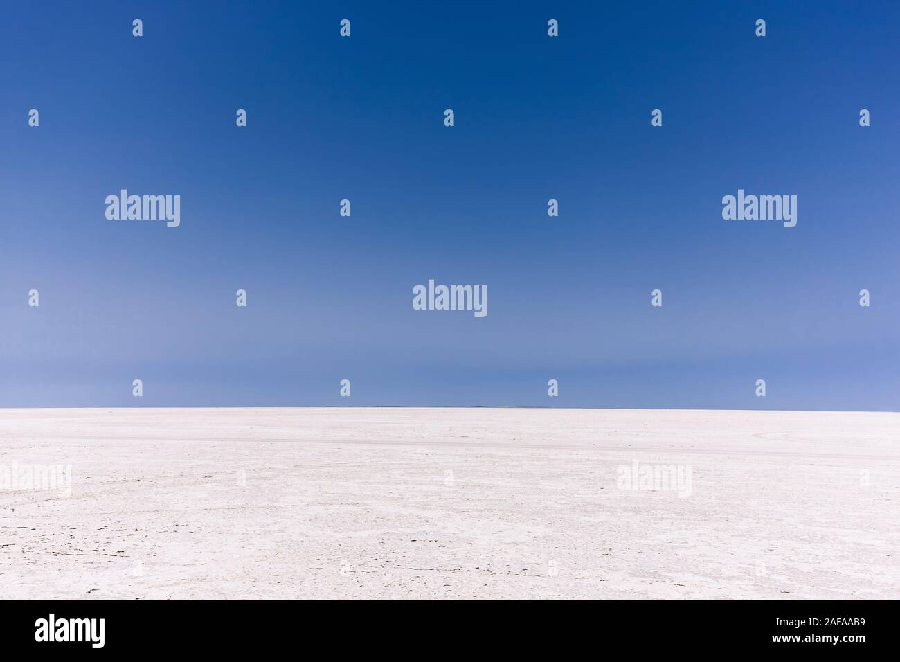 Kubu island, horizontal view of white salt pan, Sowa pan(Sua pan ...