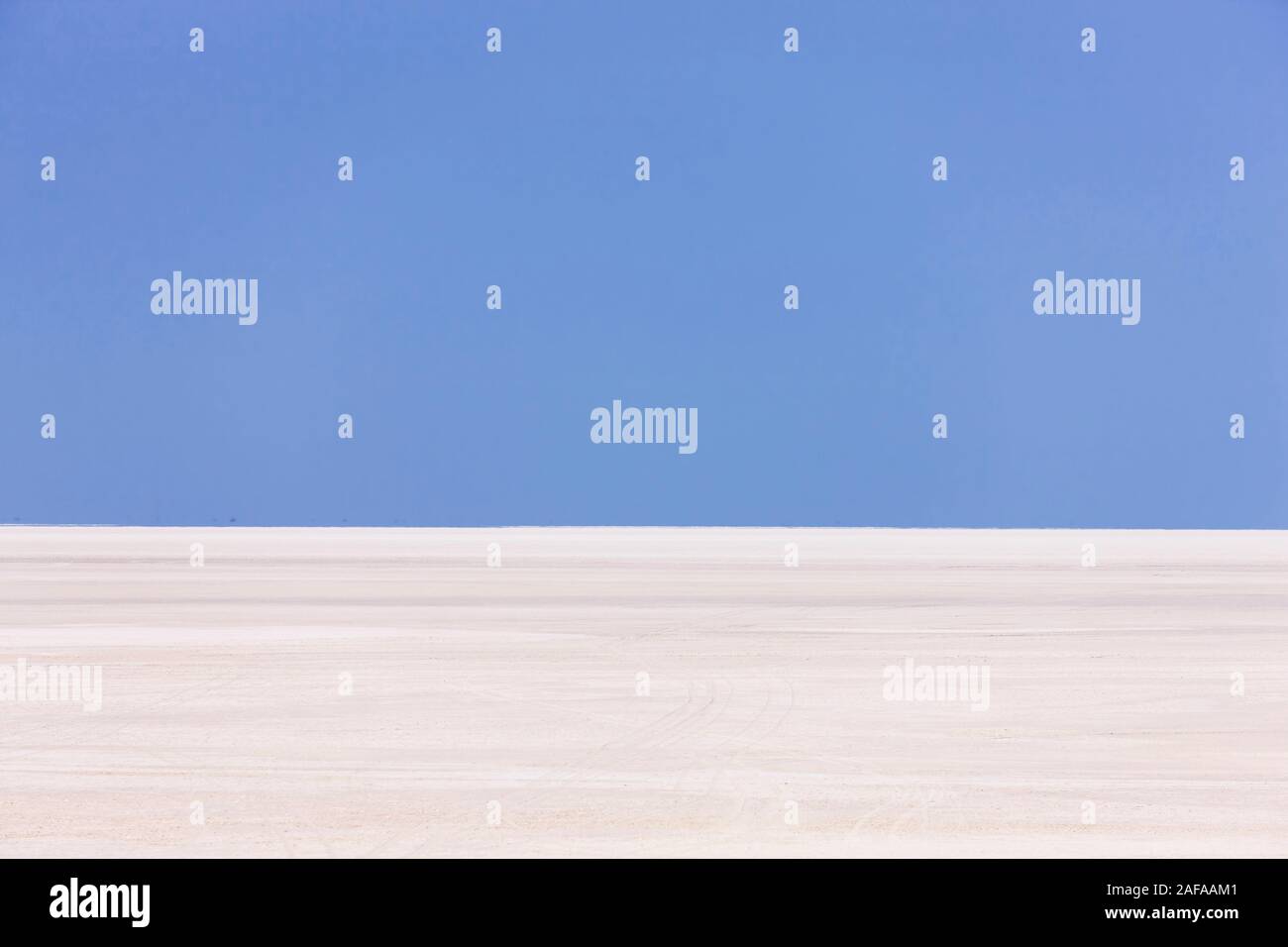 Kubu island, horizontal view of white salt pan, Sowa pan(Sua pan ...