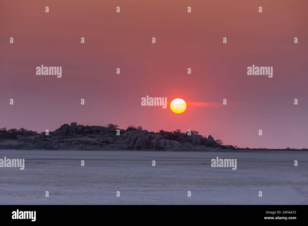 Sunset at Kubu island, white salt pan, Sowa pan(Sua pan), Makgadikgadi ...