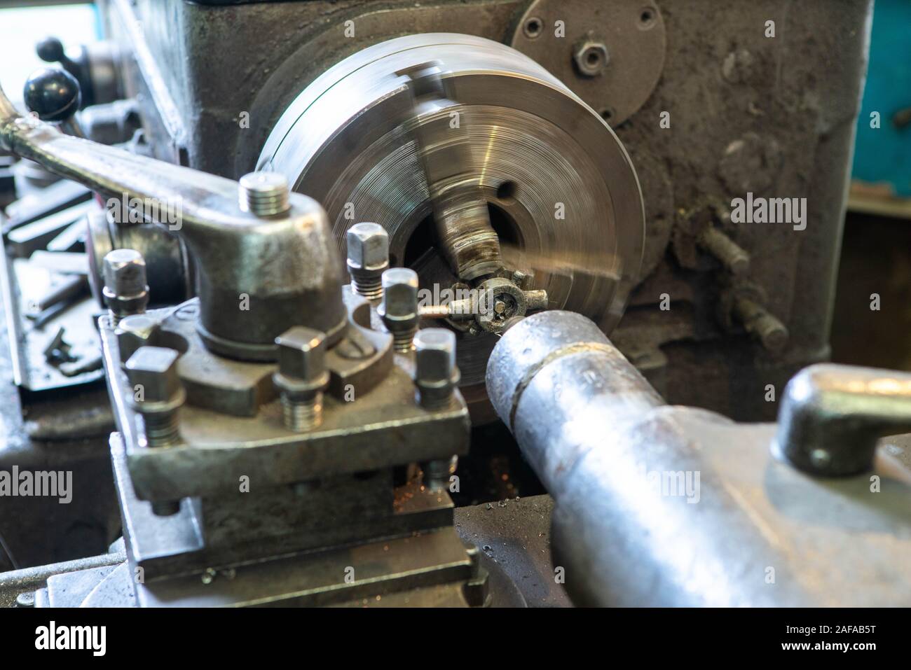 Industrial pipe thread cutting hi-res stock photography and images - Alamy