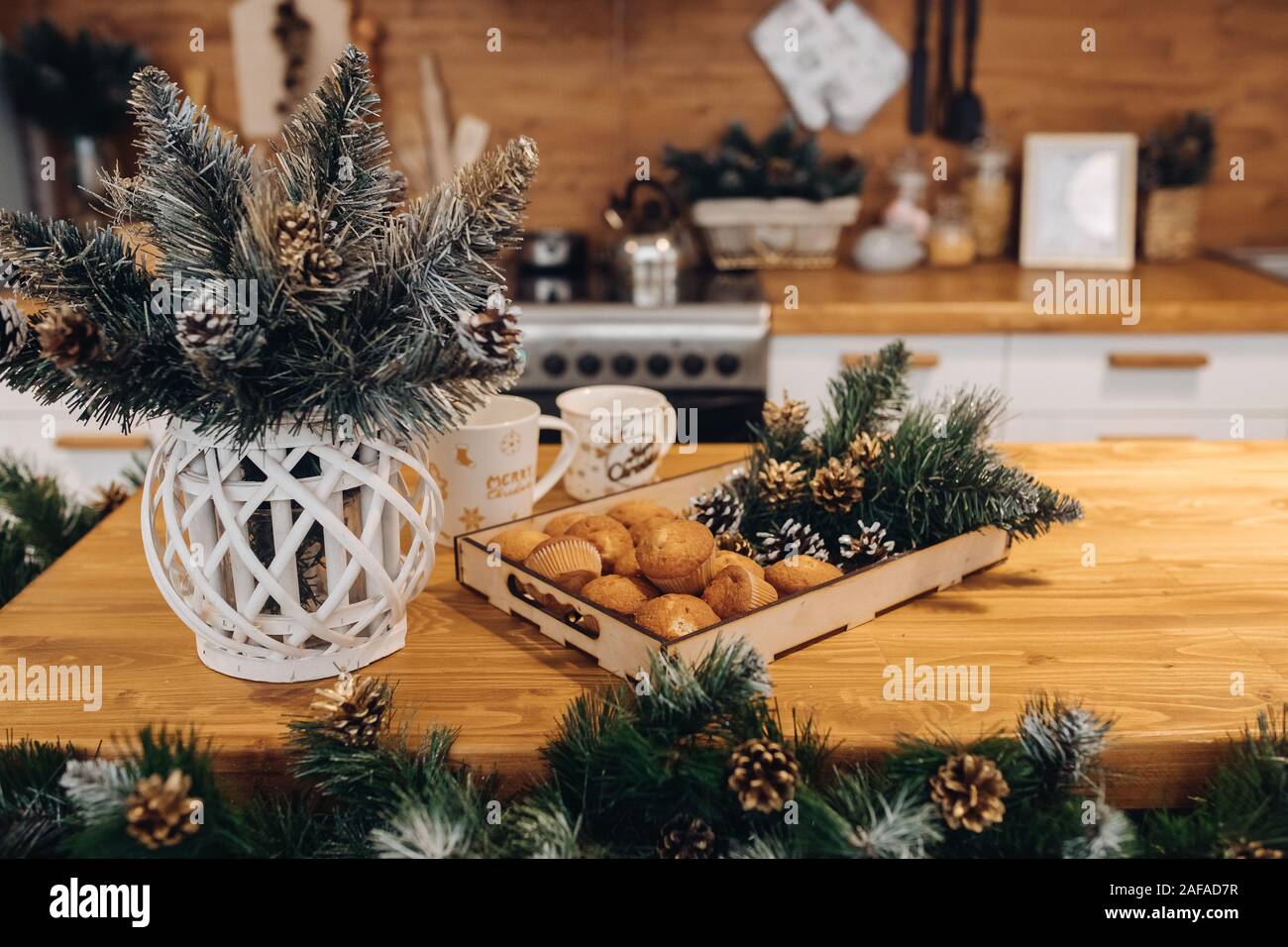 Vase white branches christmas hi-res stock photography and images - Alamy