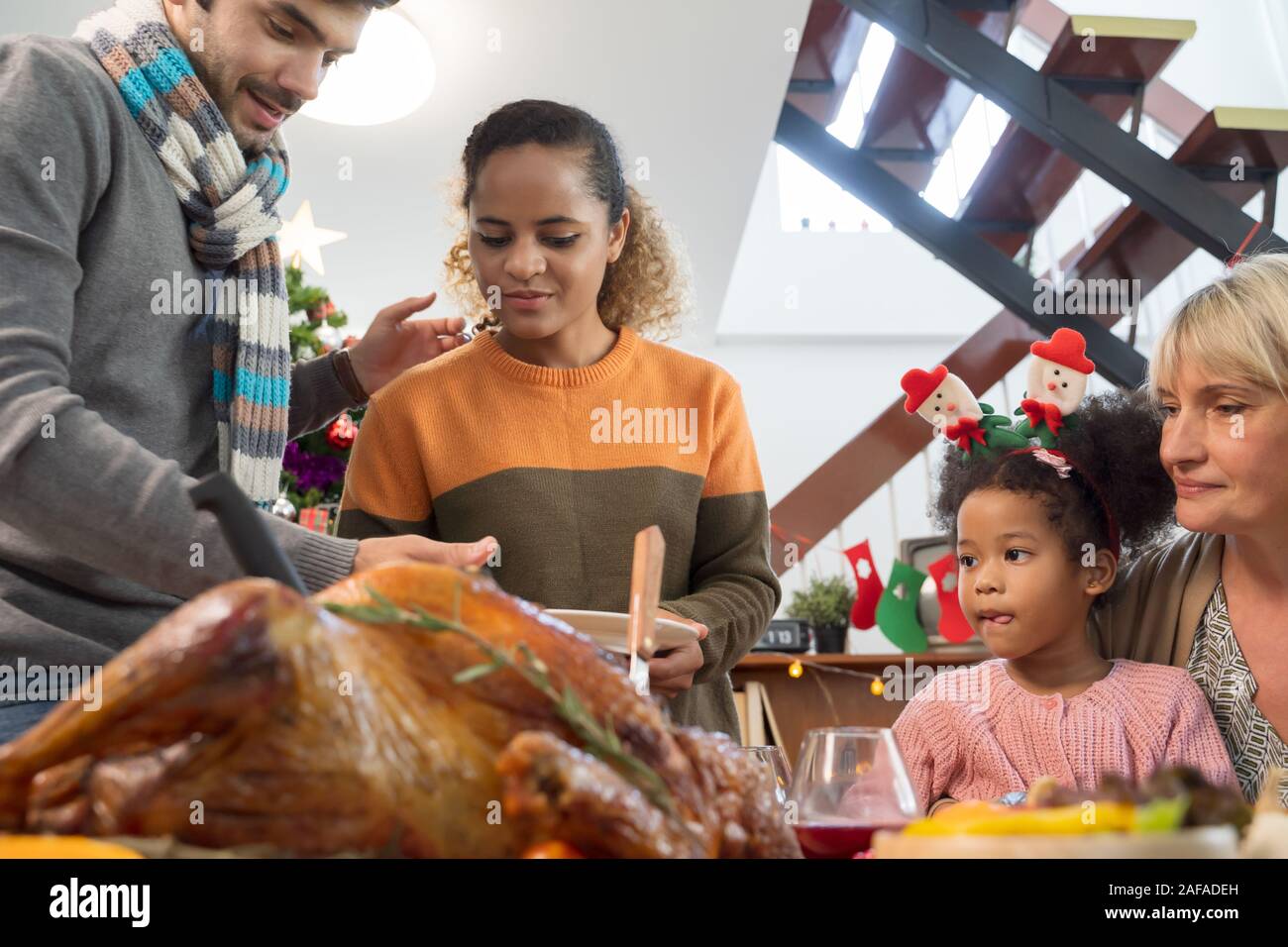 Happy Family Celebrating Thanksgiving Dinner at home .Thanksgiving ...