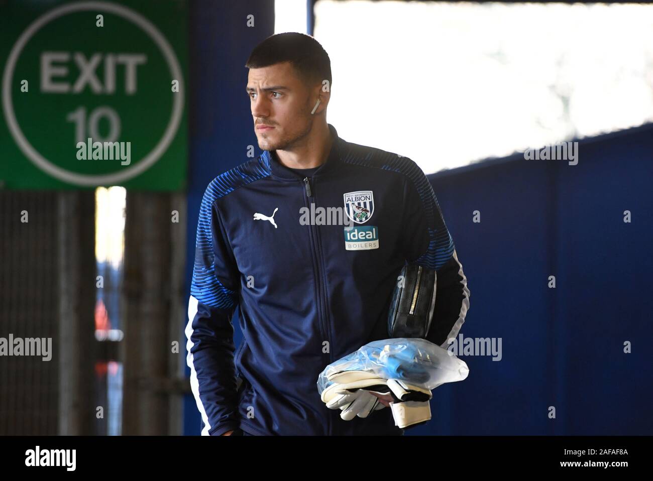 Jonathan bond hi-res stock photography and images - Alamy