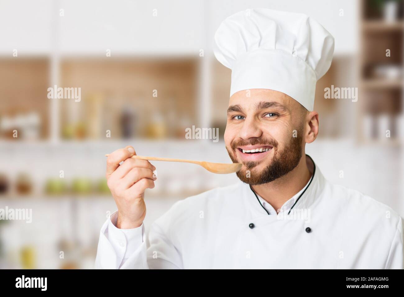 Man taste food restaurant hi-res stock photography and images - Alamy