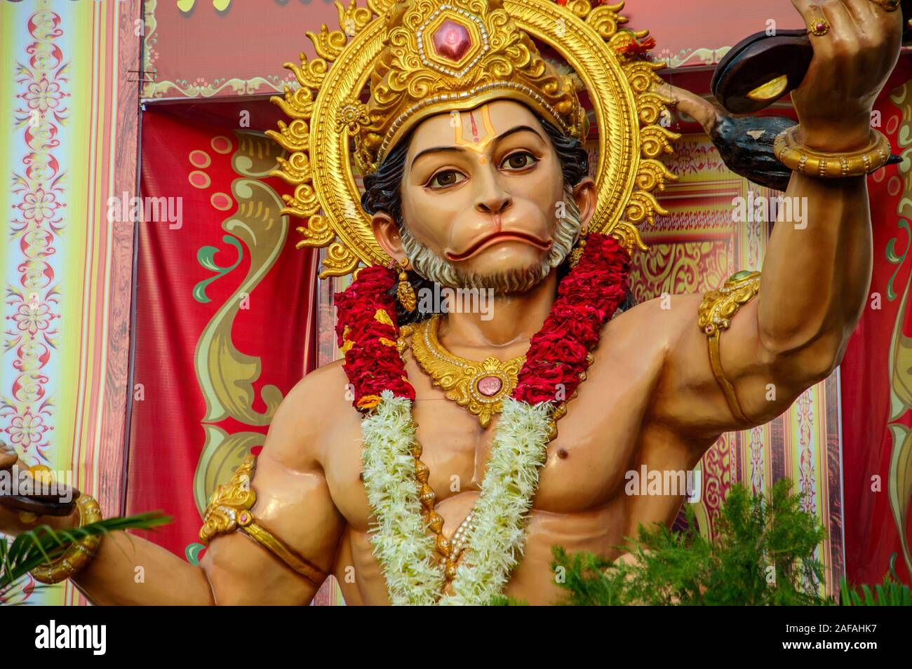 Statue lord hanuman in front hi-res stock photography and images - Alamy