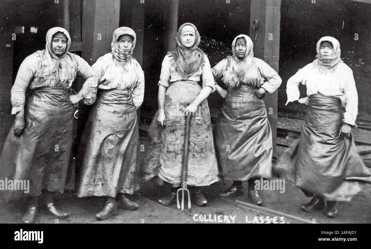 WIGAN "PIT BROW LASSES" about 1910 Stock Photo - Alamy